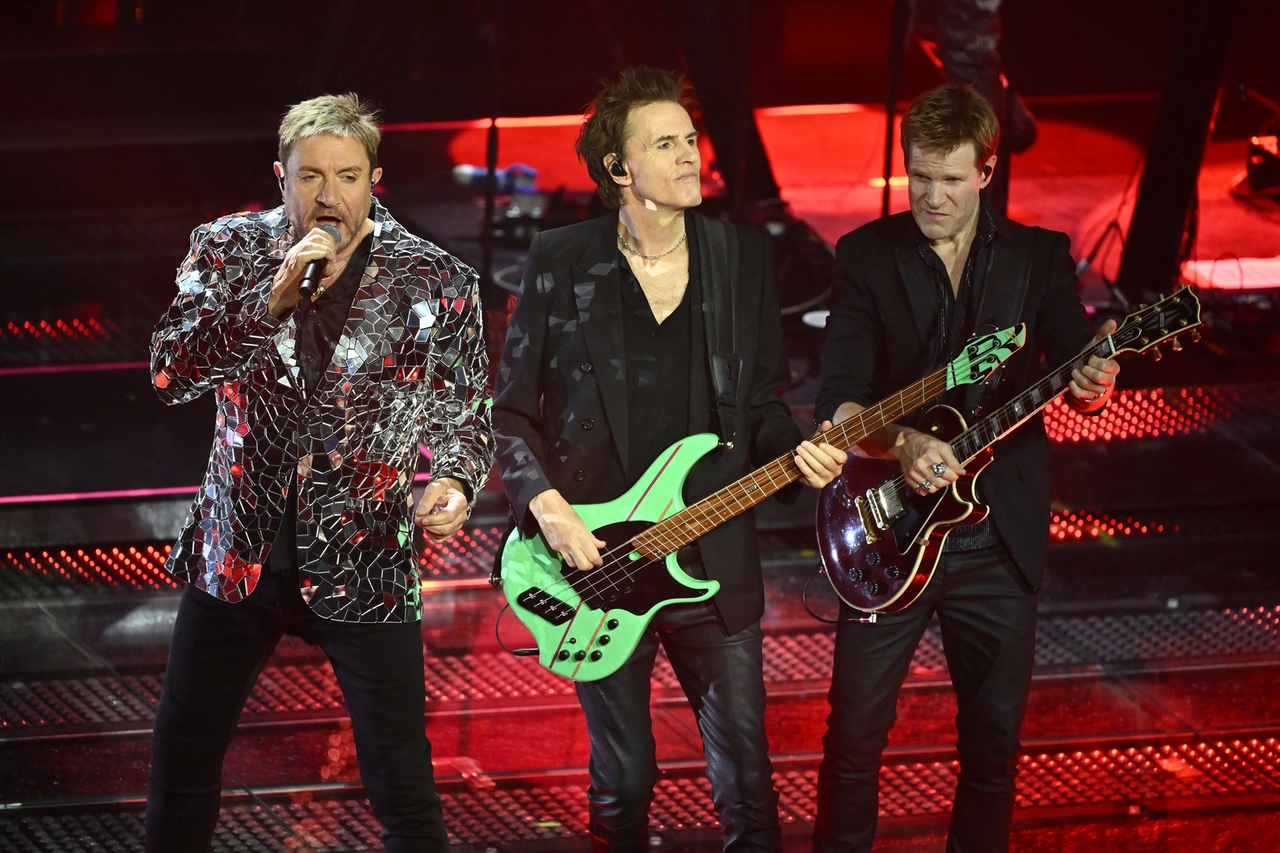 Sanremo 2025: Duran Duran turn the Ariston into a giant nightclub in an electrifying third night ...